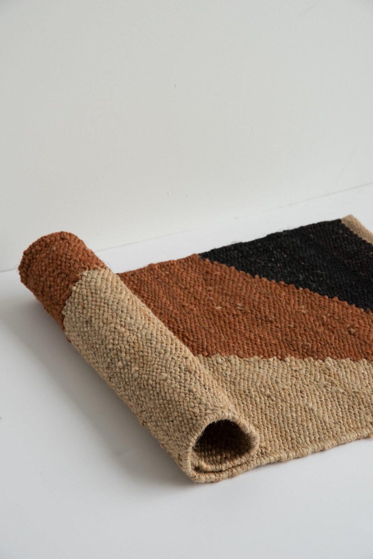 Tantuvi Hemp Rug - Rust/Black | Garmentory