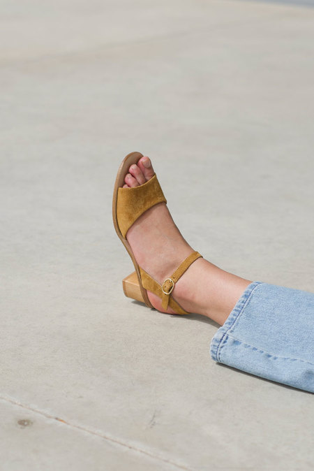 Anne Thomas | Garmentory